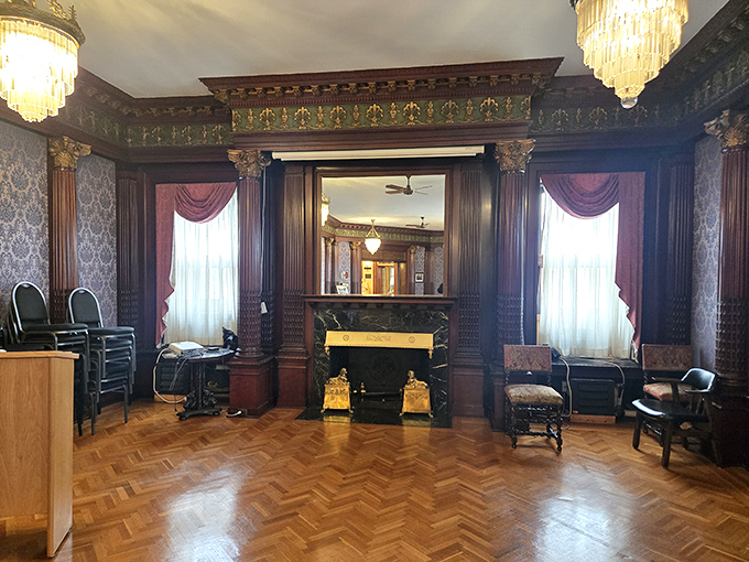 Dark wood paneling and period furnishings in the Gentlemen's Reception Room practically demand you discuss railroad stocks or steel futures.