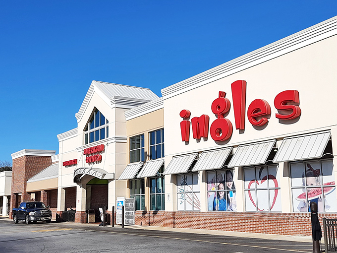 Even the Ingles supermarket in Toccoa has small-town charm. Where grocery shopping feels less like a chore and more like a community gathering.