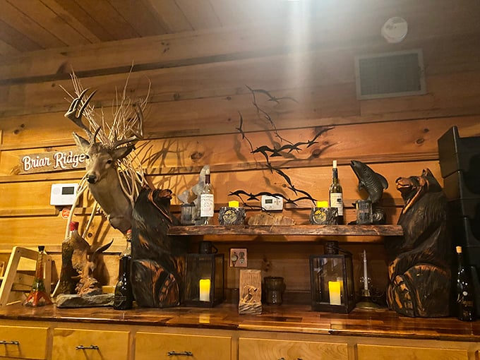 Rustic wildlife d&eacute;cor reminds you that in Tennessee, appreciating nature and enjoying a great steak are not mutually exclusive activities.
