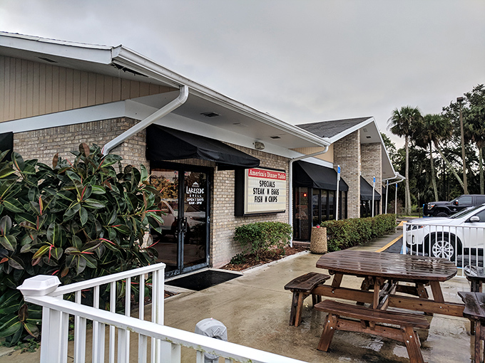 Lakeside Grill's outdoor seating suggests lake views come standard with your meal, no upcharge necessary.