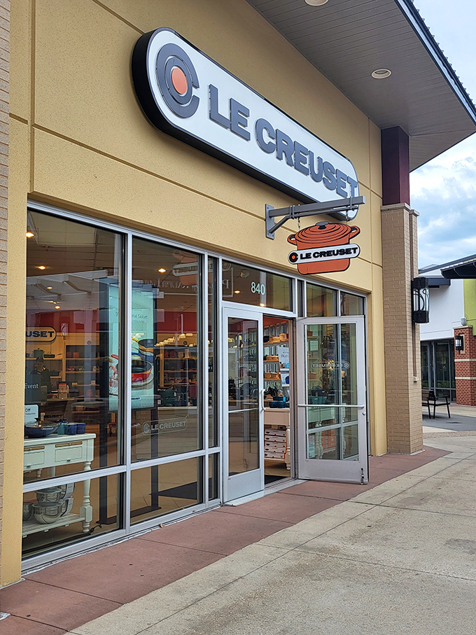 Le Creuset's storefront is a siren call to home chefs who believe that cooking becomes exponentially better when done in colorful French cookware.