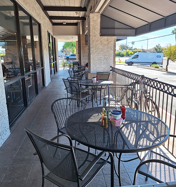 Arizona sunshine and outdoor dining&mdash;a combination as perfect as the coffee and pie waiting for you inside.