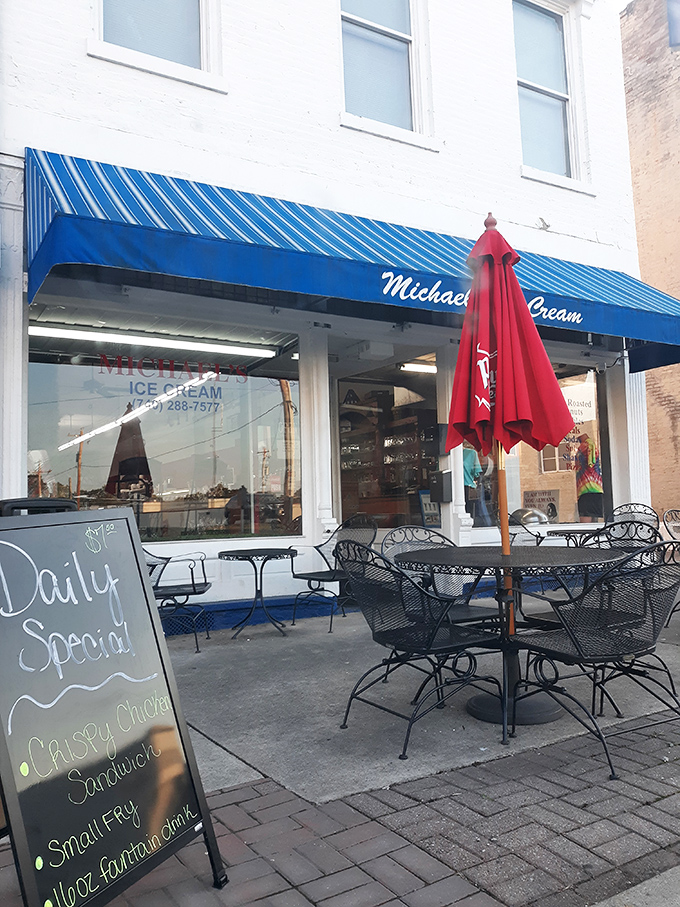 Outdoor seating that invites you to watch the world go by, one lick at a time. Small-town America at its sweetest.