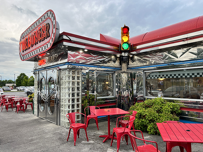 Even the outdoor seating keeps the retro vibe alive. That traffic light isn't just decoration&mdash;it's a green light to indulge in American classics.