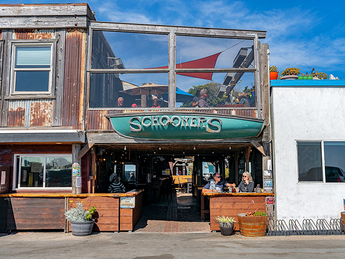 Schooners isn't just a restaurant &ndash; it's a front-row seat to the Pacific's daily performance, served with a side of seafood and local charm.