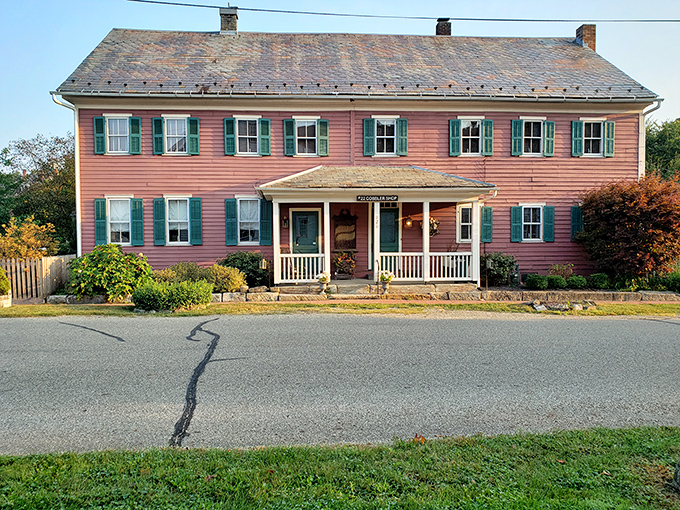 12. the cobbler shop bed and breakfastThis salmon-colored building with green shutters is the 19th-century equivalent of that friend who somehow pulls off an outfit combination that would look ridiculous on anyone else.