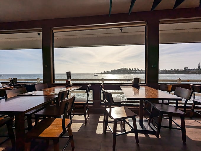 Tables positioned for maximum ocean gazing&mdash;where your meal comes with a side of breathtaking coastal scenery at no extra charge.