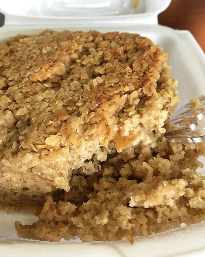 Baked oatmeal – the breakfast revelation you never knew you needed, transforming humble oats into a cinnamon-kissed morning masterpiece.