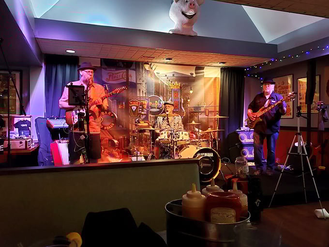 Live music and barbecue &ndash; a pairing as natural as smoke and meat, where blues notes complement the smoky symphony on your plate.