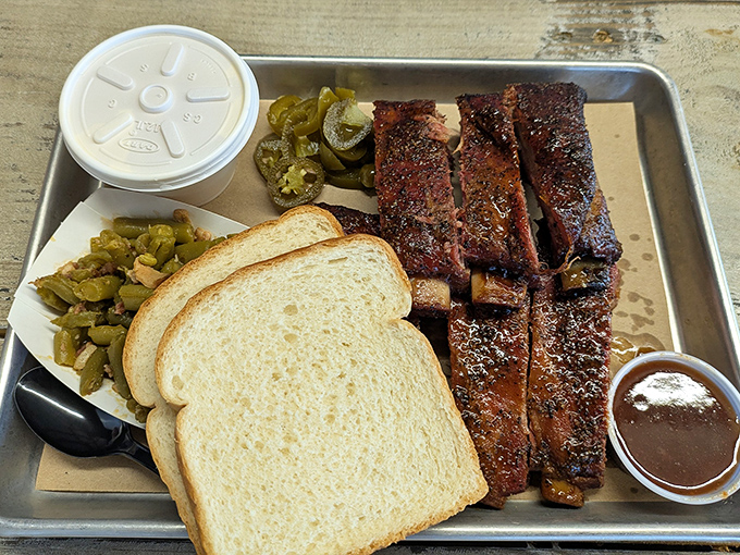 Ribs and white bread – a Texas tradition that makes fancy china and cloth napkins seem like unnecessary complications in the pursuit of happiness.