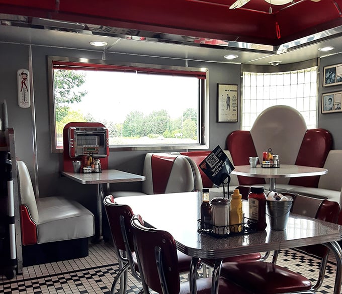 These cozy booths have witnessed first dates, family celebrations, and countless decisions about whether to order the full stack or short stack of pancakes.