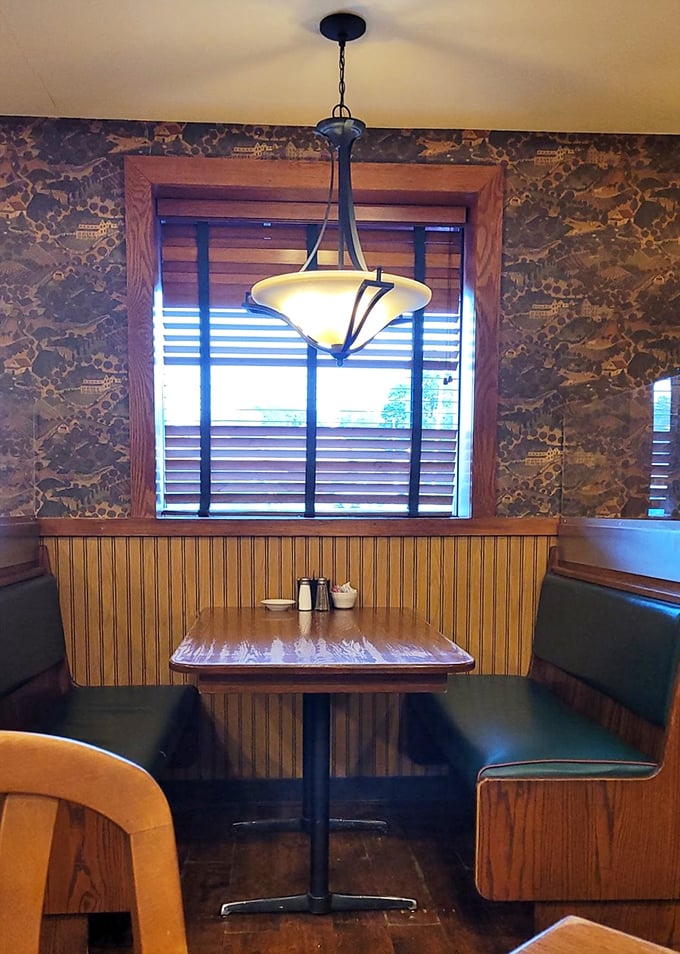 Cozy booths where countless conversations, first dates, and family gatherings have unfolded. These seats have heard more stories than a bartender on New Year's Eve.