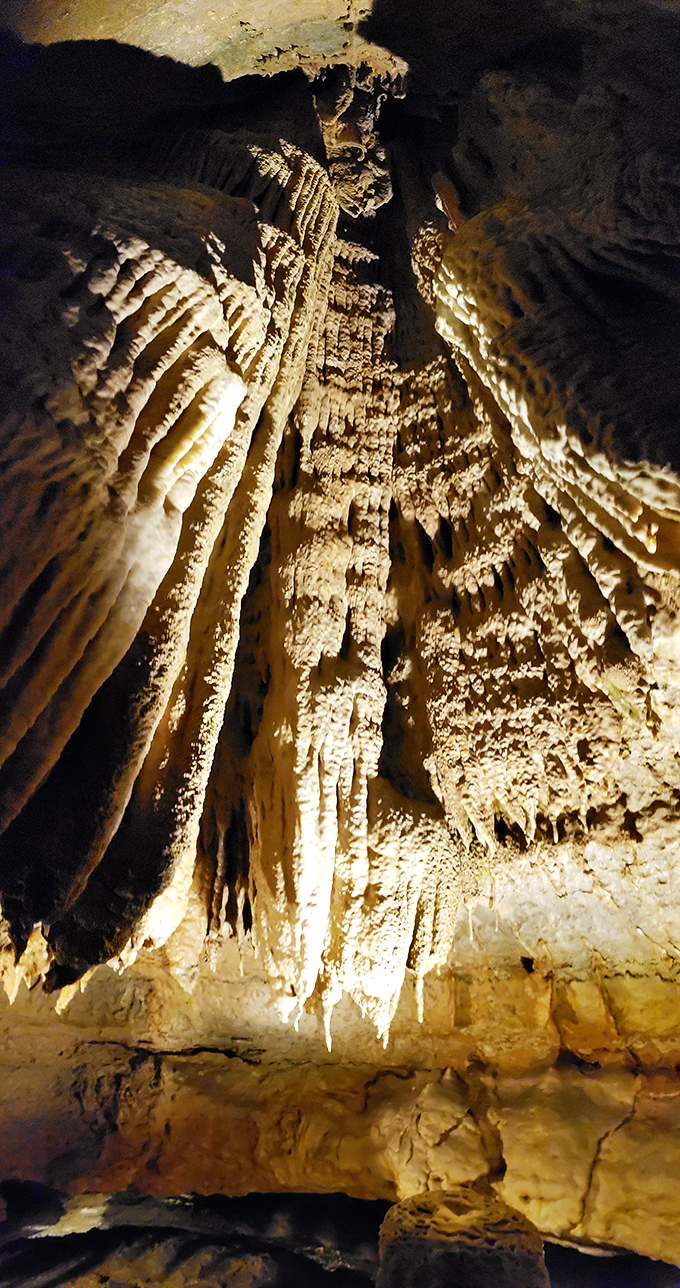 These stone "popcorn" formations weren't made for movie night, but they've been putting on a spectacular show for millennia.