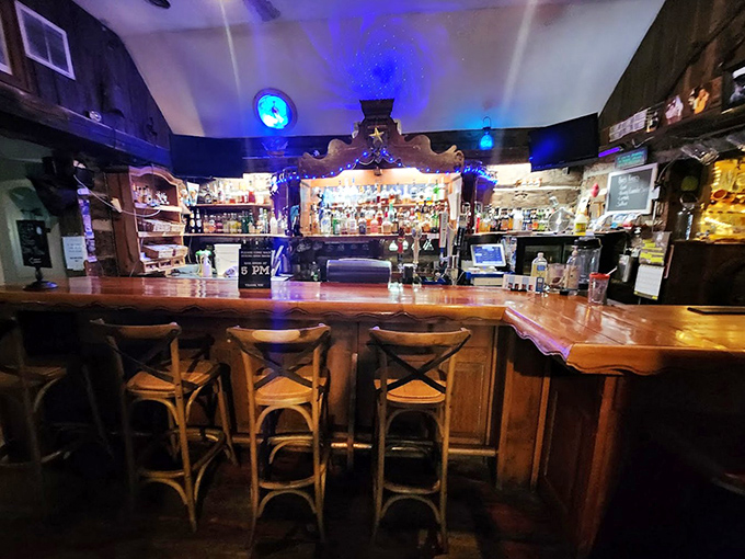 The bar where history and happy hour collide. Those wooden stools have probably heard more Virginia tales than a local historian with a podcast.
