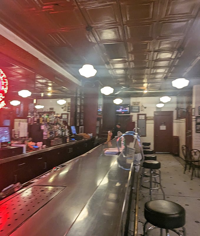 The counter seating offers front-row tickets to the seafood show, where regulars and newcomers share the same unpretentious experience.