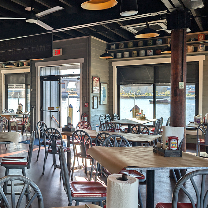 Tables with a view that rivals the food. When your dining companion is the Chesapeake Bay, conversation never runs dry.