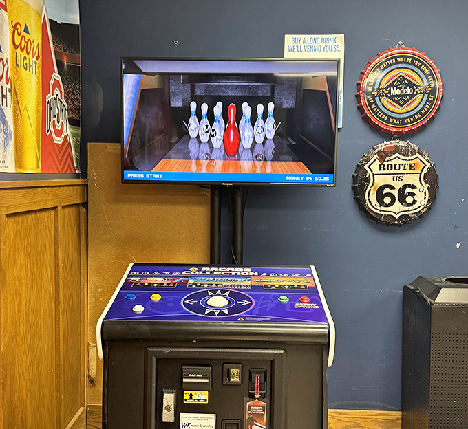 Where bowling and pizza collide! Nothing says "neighborhood joint" like a game area that hasn't changed since Reagan was president.