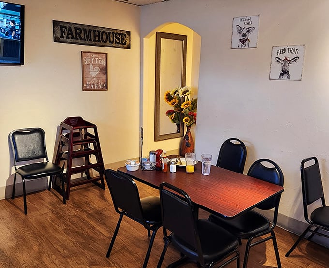 Farm-themed wall art and simple, functional seating create that "no fuss, just good food" atmosphere that's increasingly rare in our Instagram-obsessed dining culture.