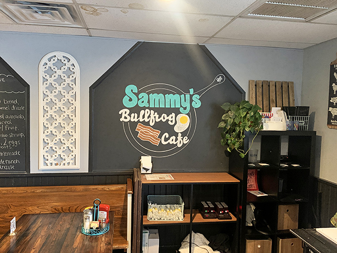 The wall-mounted logo featuring bacon and eggs tells you everything you need to know: this place takes breakfast seriously, very seriously indeed.