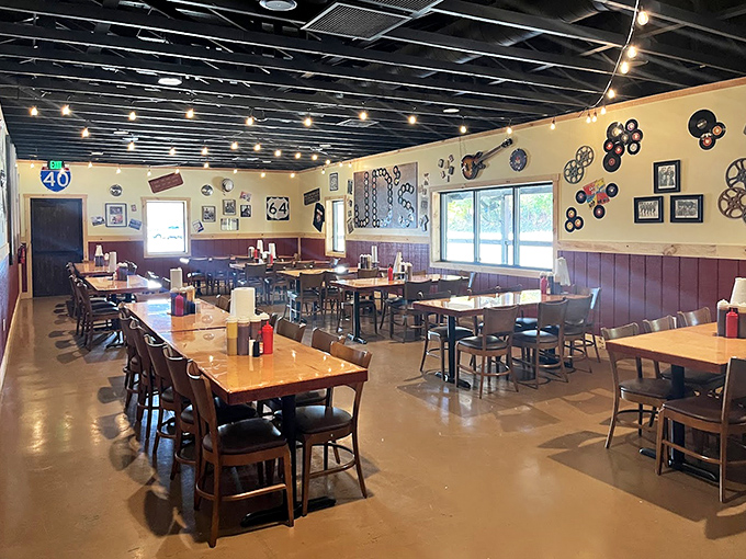 An interior that says "focus on the food, not the frills." Those vinyl booths have heard more "mmms" than a meditation retreat.