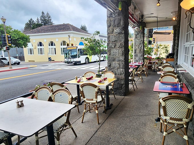 Sidewalk seating that lets you people-watch while you sip and savor. Those classic bistro chairs have supported countless happy bottoms.