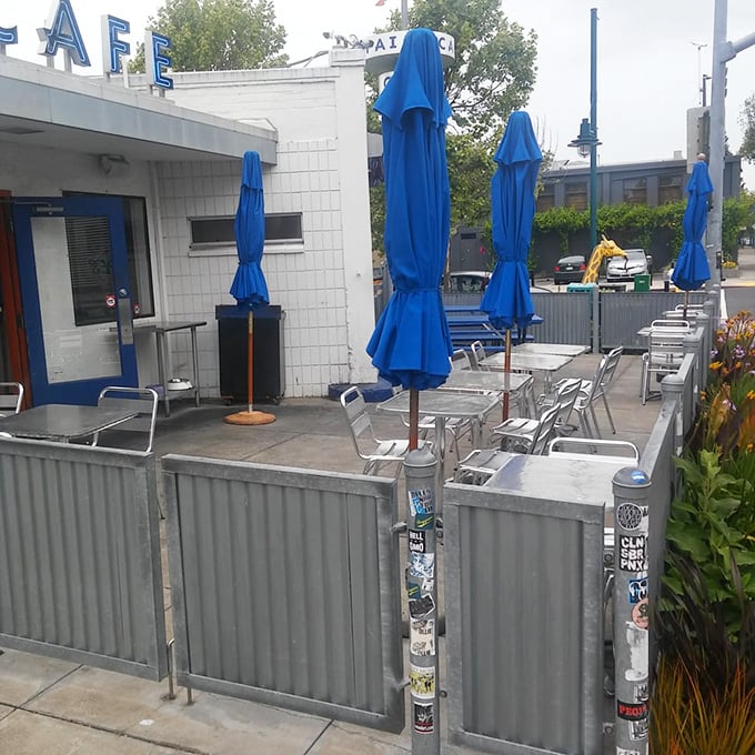 When the California weather cooperates (which is often), the outdoor seating area offers fresh air with your fresh food.