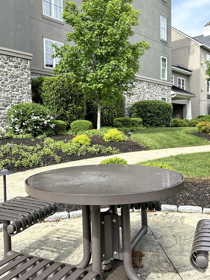 Even the outdoor seating area maintains the understated elegance that says, "We're serious about relaxation as well as barbecue."