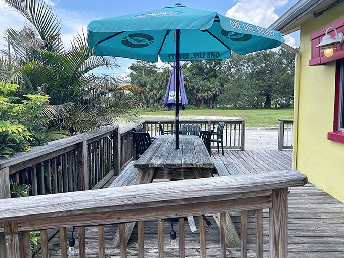 Florida dining done right&mdash;an outdoor deck where the breeze carries conversations and the umbrella shields you from the sunshine state's namesake.