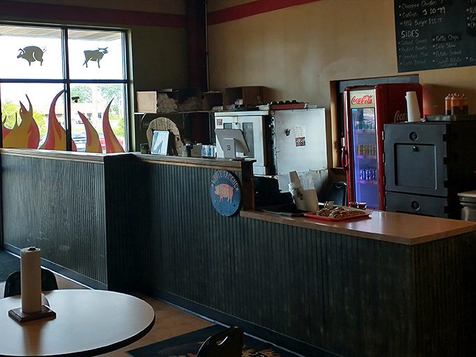 The counter setup keeps things moving efficiently, because nobody likes waiting when BBQ calls.