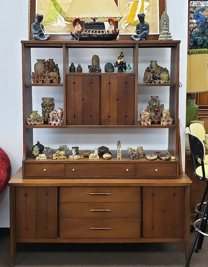 Mid-century modern heaven with those sculptural chairs. The kind of furniture that makes you want to host a cocktail party immediately.