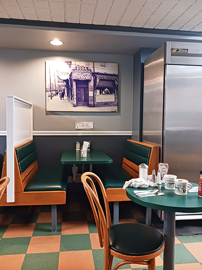 Corner booths with vintage photos on the wall &ndash; the perfect spot to solve the world's problems over coffee.