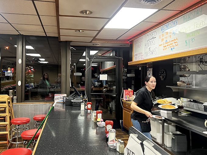 Where the magic happens: a server delivering plates with the precision of an Olympic athlete and the warmth of a favorite aunt.