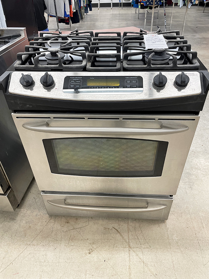 This barely-used stainless steel stove proves you can upgrade your kitchen without cooking up credit card debt.