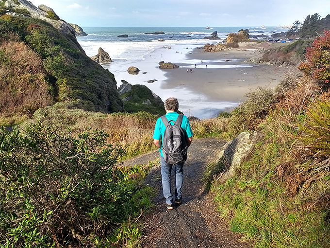 When in doubt, follow the signs. The Harris Beach and Harris Butte trails offer two different but equally rewarding perspectives.