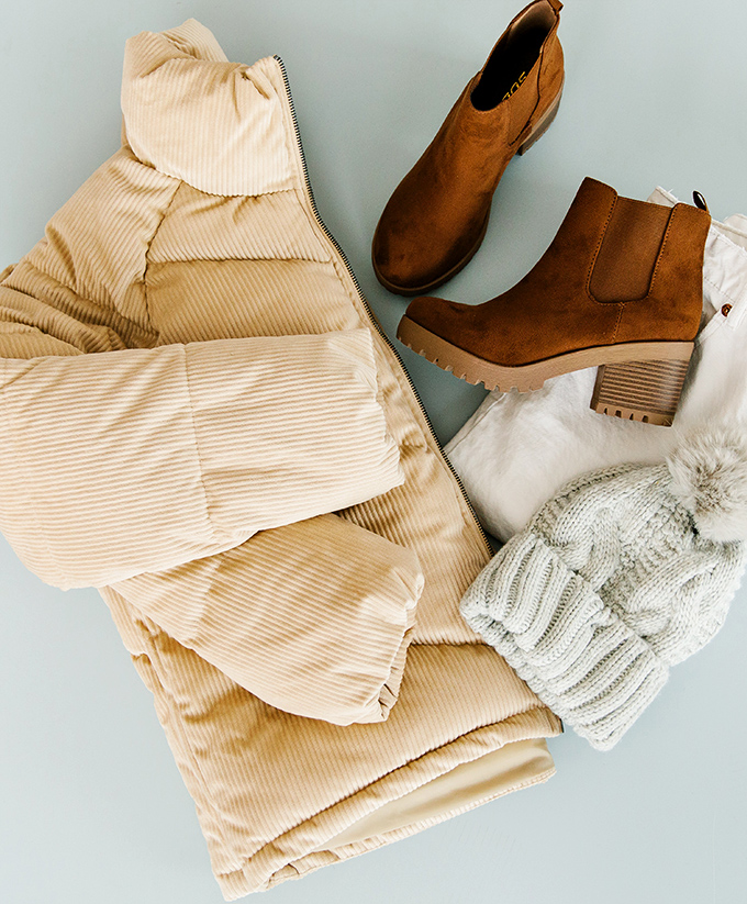 Winter essentials that pair perfectly with hot cocoa and Netflix marathons. This corduroy jacket and cozy boots combo screams "Maryland winter ready."
