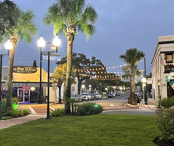 Sebring's twinkling street lights create the perfect backdrop for that "small town romance movie" moment we're all secretly hoping for.