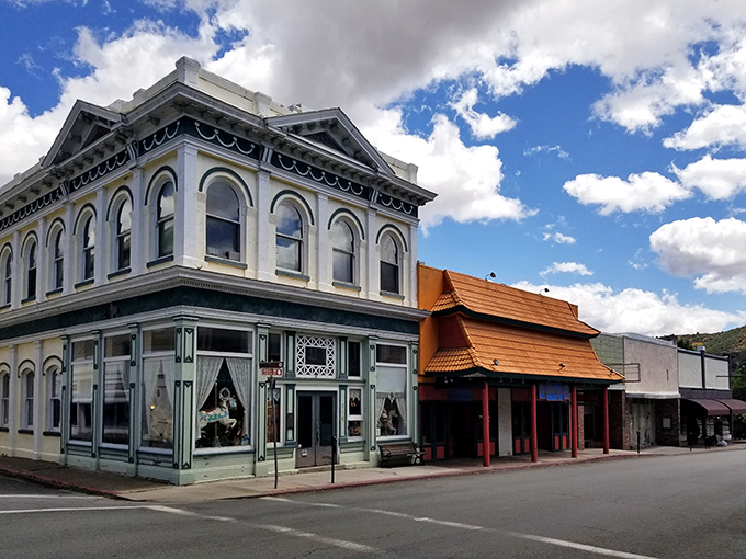 Historical handshake! These neighboring Yreka buildings—one Victorian elegance, one Eastern flair—stand together like unlikely buddies in a heartwarming road trip movie.