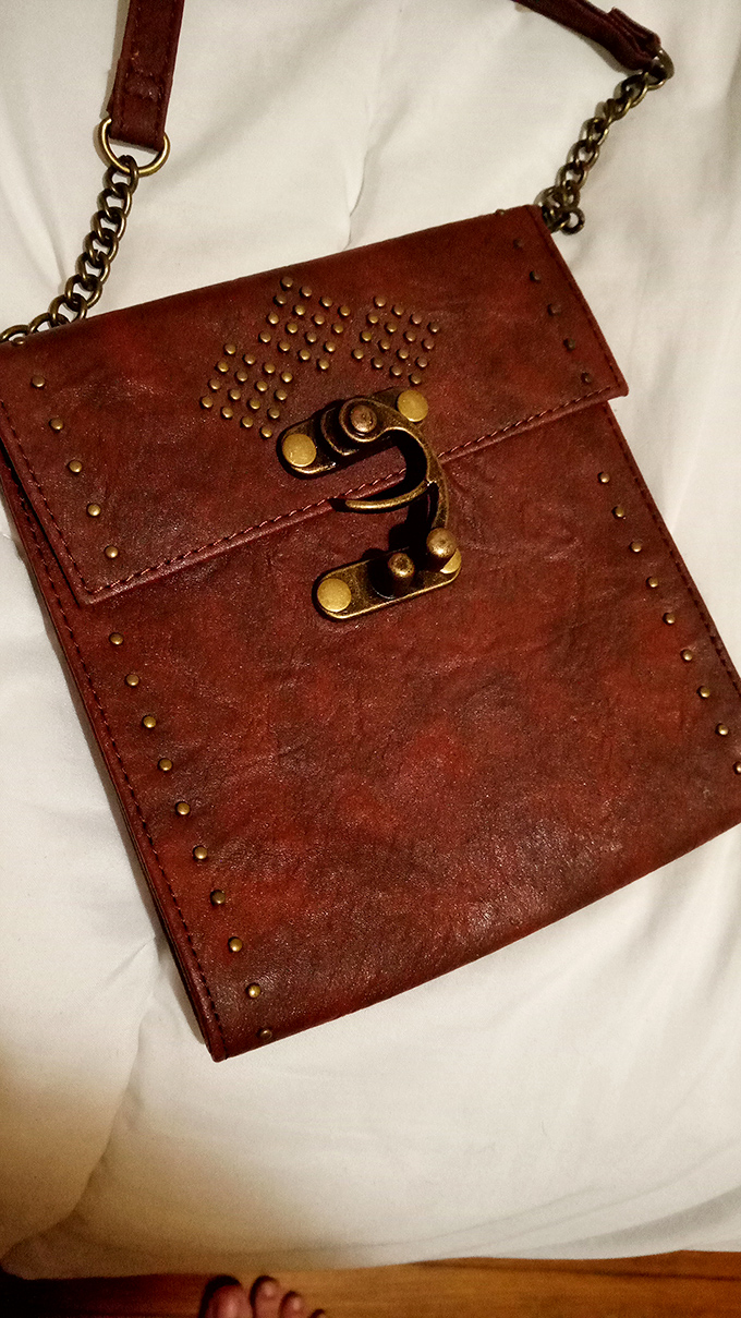 Vintage leather with brass hardware &ndash; this bag has more character than most Hollywood scripts. And it's built to last.