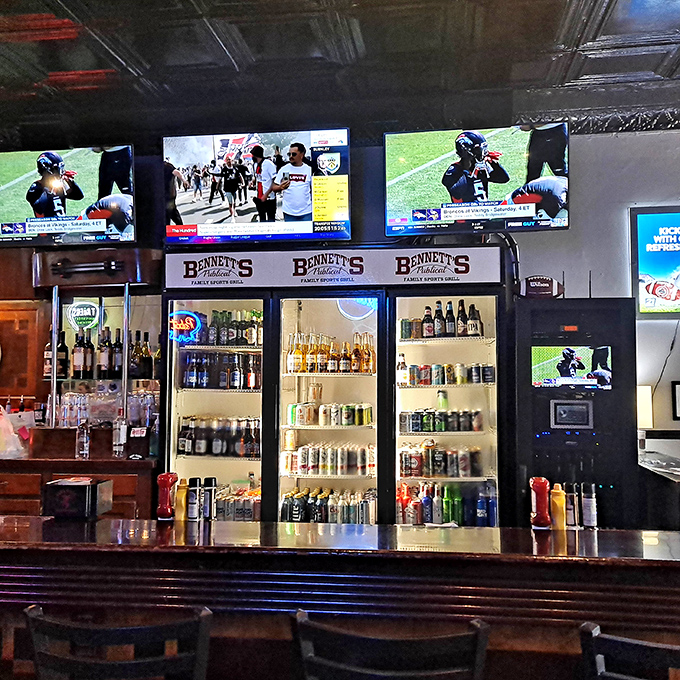 A feast for the eyes and stomach&mdash;golden beer, savory appetizers, and multiple games playing simultaneously. Sports bar nirvana achieved.