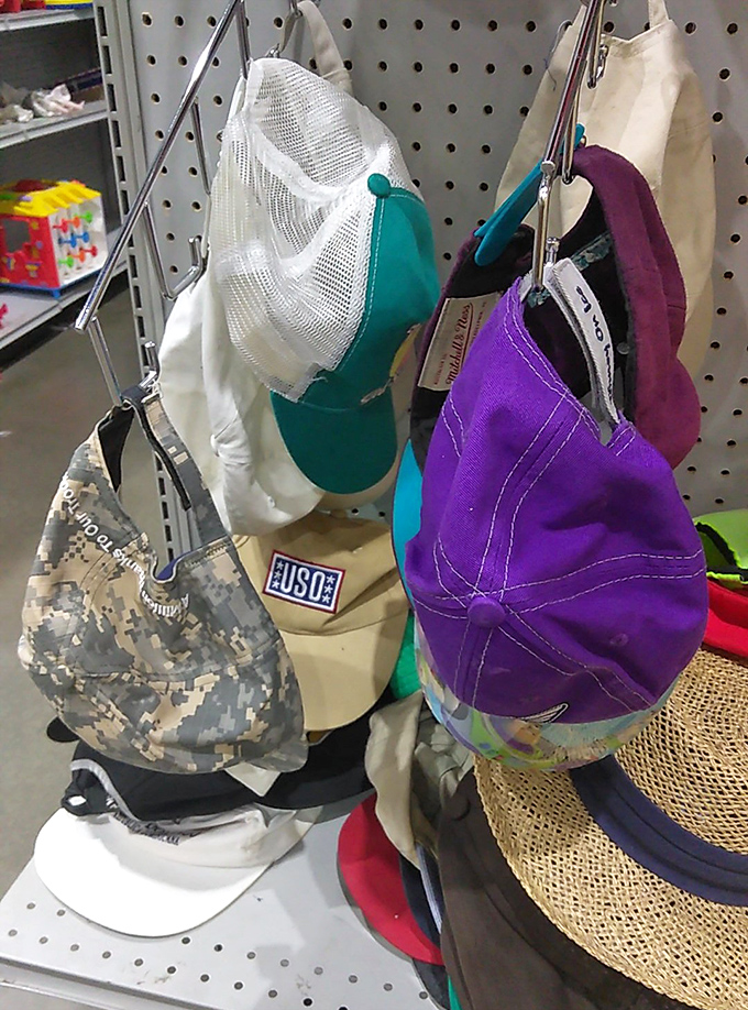 Hat heaven for every head! From military memories to beach vacation visors &ndash; identity crisis solutions at bargain prices.