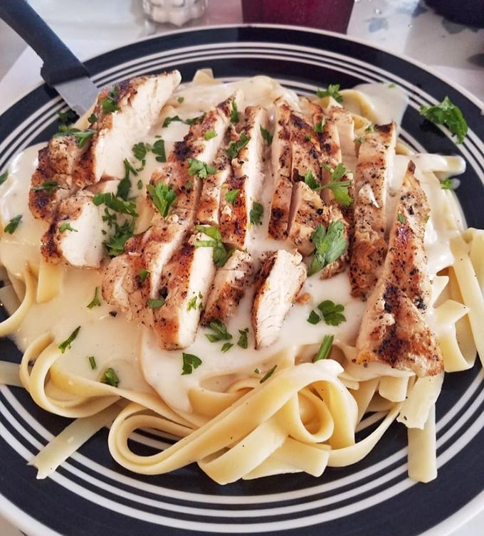 Fettuccine that doesn't need to show off. The perfectly grilled chicken and creamy sauce speak volumes without saying a word.