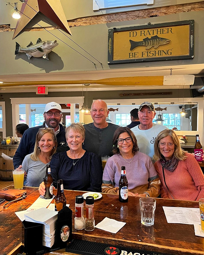 When good food brings good people together&mdash;this is what happiness looks like between appetizers and entr&eacute;es.