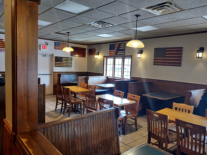 American flags and wooden booths create the quintessential heartland dining room where calories don't count and dessert is practically patriotic.
