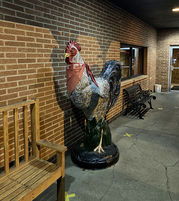 Outdoor details that whisper rather than shout—this place lets the chicken do the talking.