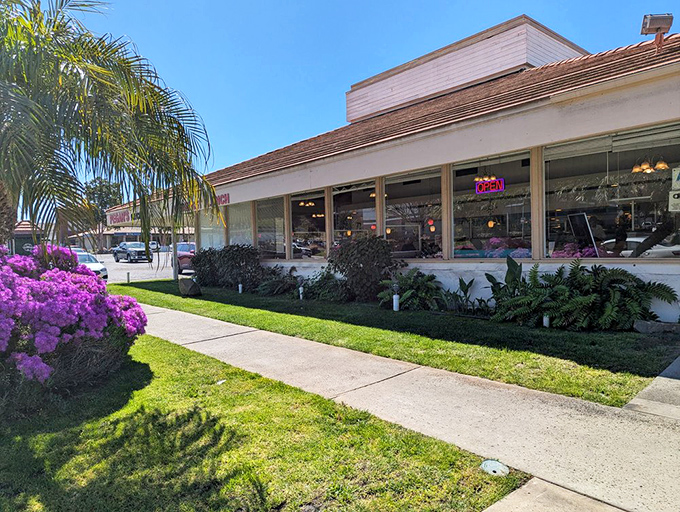 California sunshine and vibrant flowers provide the perfect backdrop for a diner that knows its priorities.