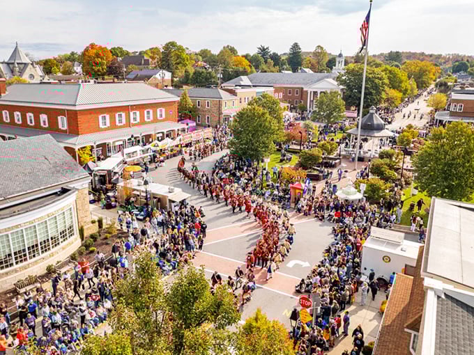 Fort Ligonier Days transforms the quaint town into a vibrant celebration where history, community, and those irresistible festival foods create perfect memories.