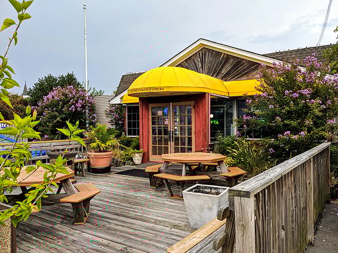 Kingfishers Seafood Bar's sunny yellow awning and wooden deck practically shout "Come in, the crab cakes are calling!" to passersby.