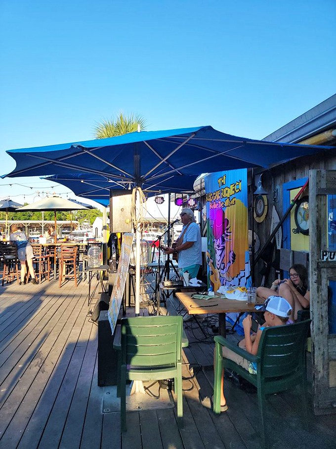 Live music on the deck&mdash;because fresh seafood tastes even better with a soundtrack of laid-back tunes and gentle water lapping nearby.