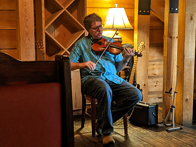 Live music adds another sensory layer to the experience&mdash;because in Tennessee, good food and soulful tunes are natural companions.