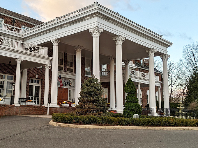 The Mimslyn Inn's grand columns and sweeping porch offer Southern hospitality so authentic you'll check your phone to make sure it's still 2023.